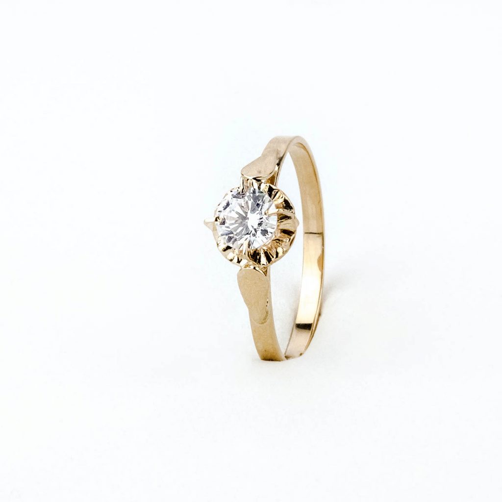 Anillo chatón oro 18k con circón – Joyería Quiroz